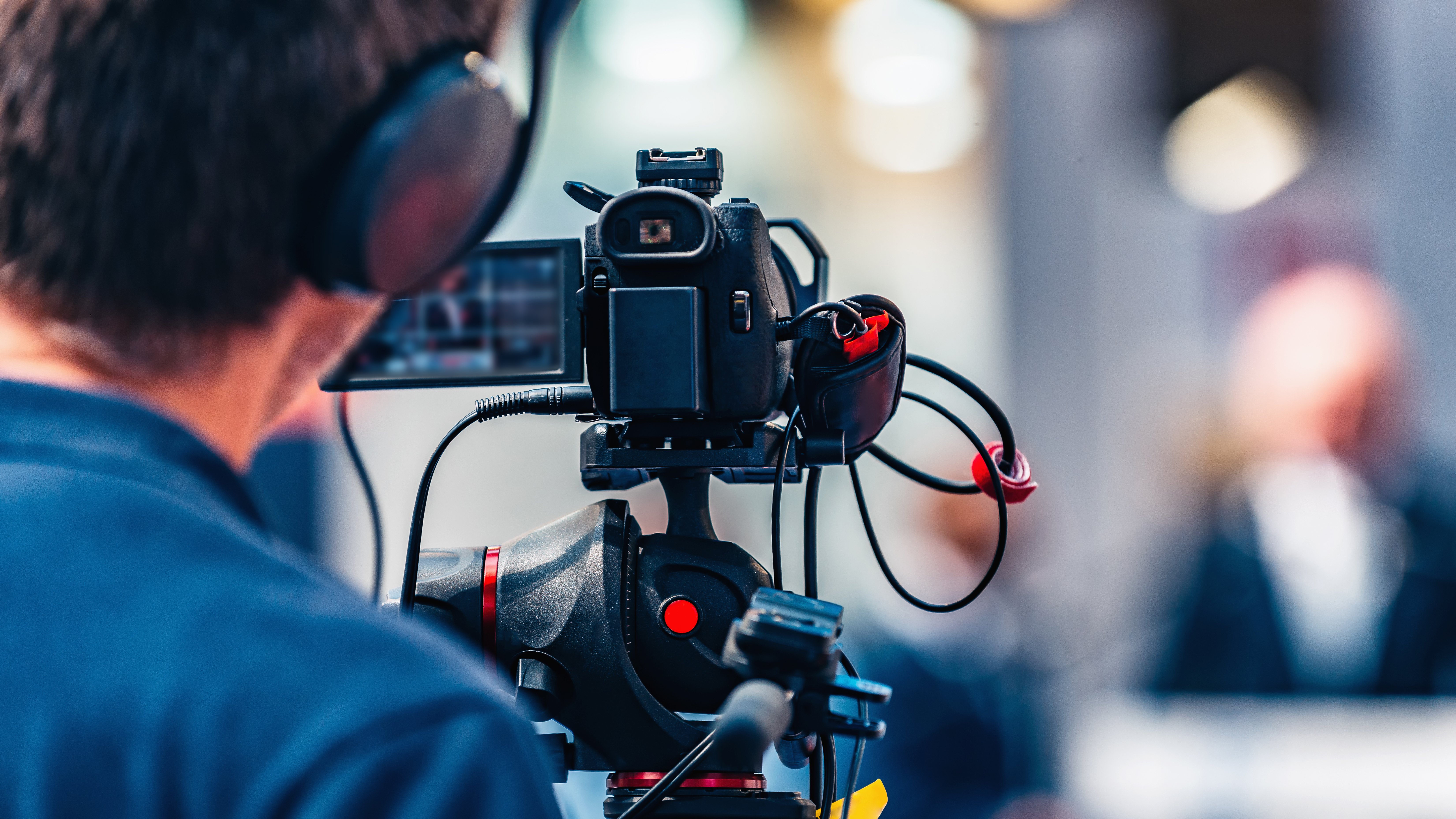 ¿Qué es la producción audiovisual y por qué tu marca la necesita hoy?